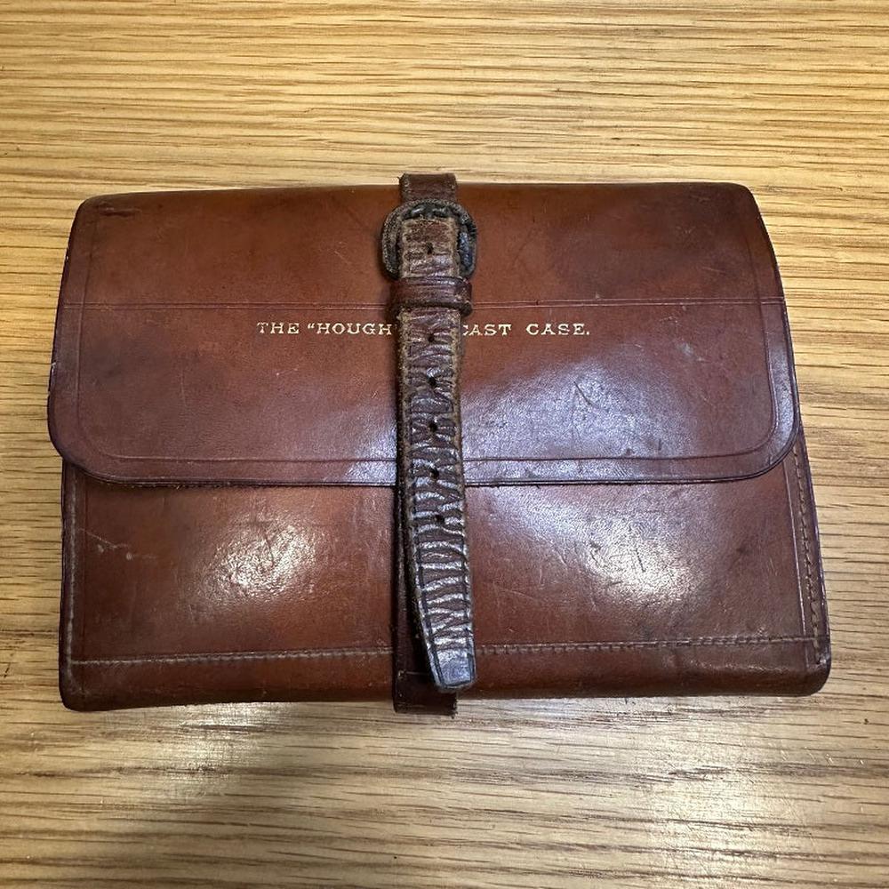 A Hardy The “Houghton” strapped leather cast case – Gamefish
